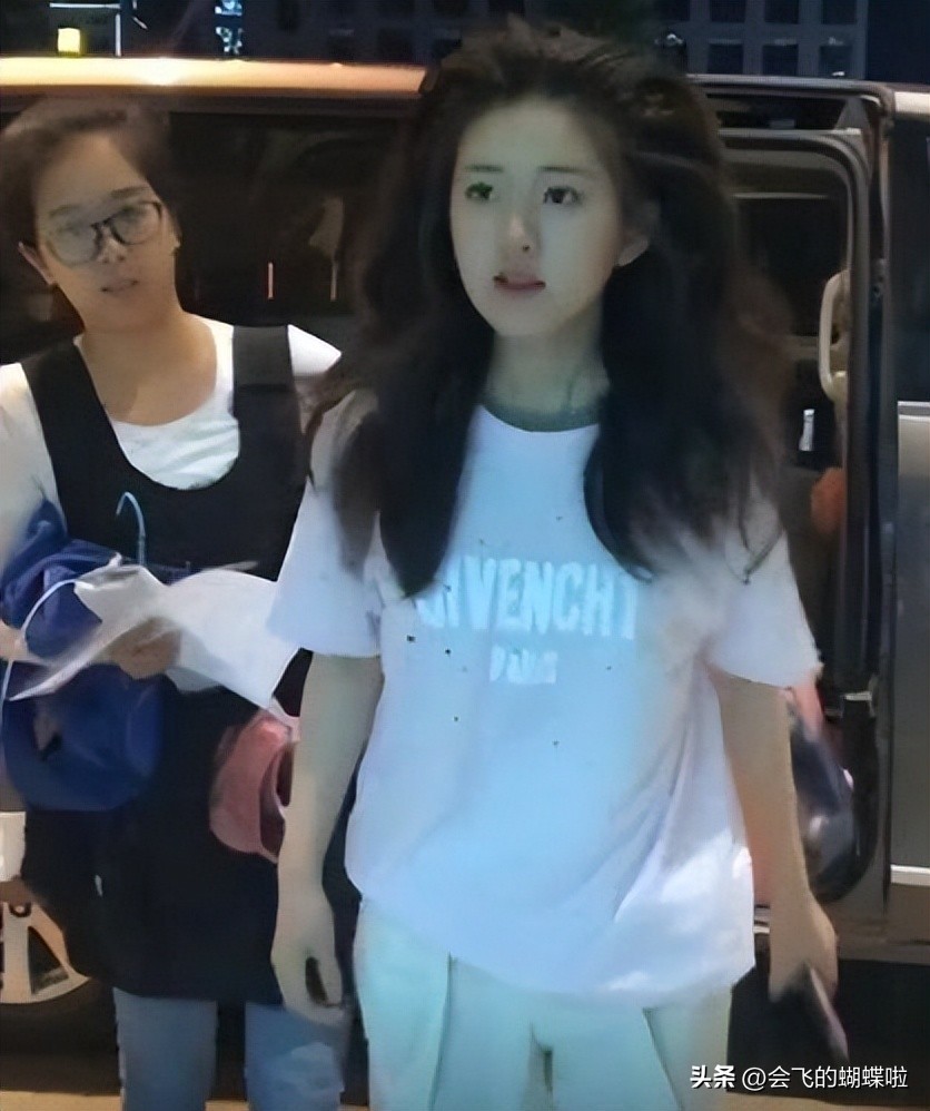 Is the female star's large amount of hair due to the wig?Look at Zhao ...