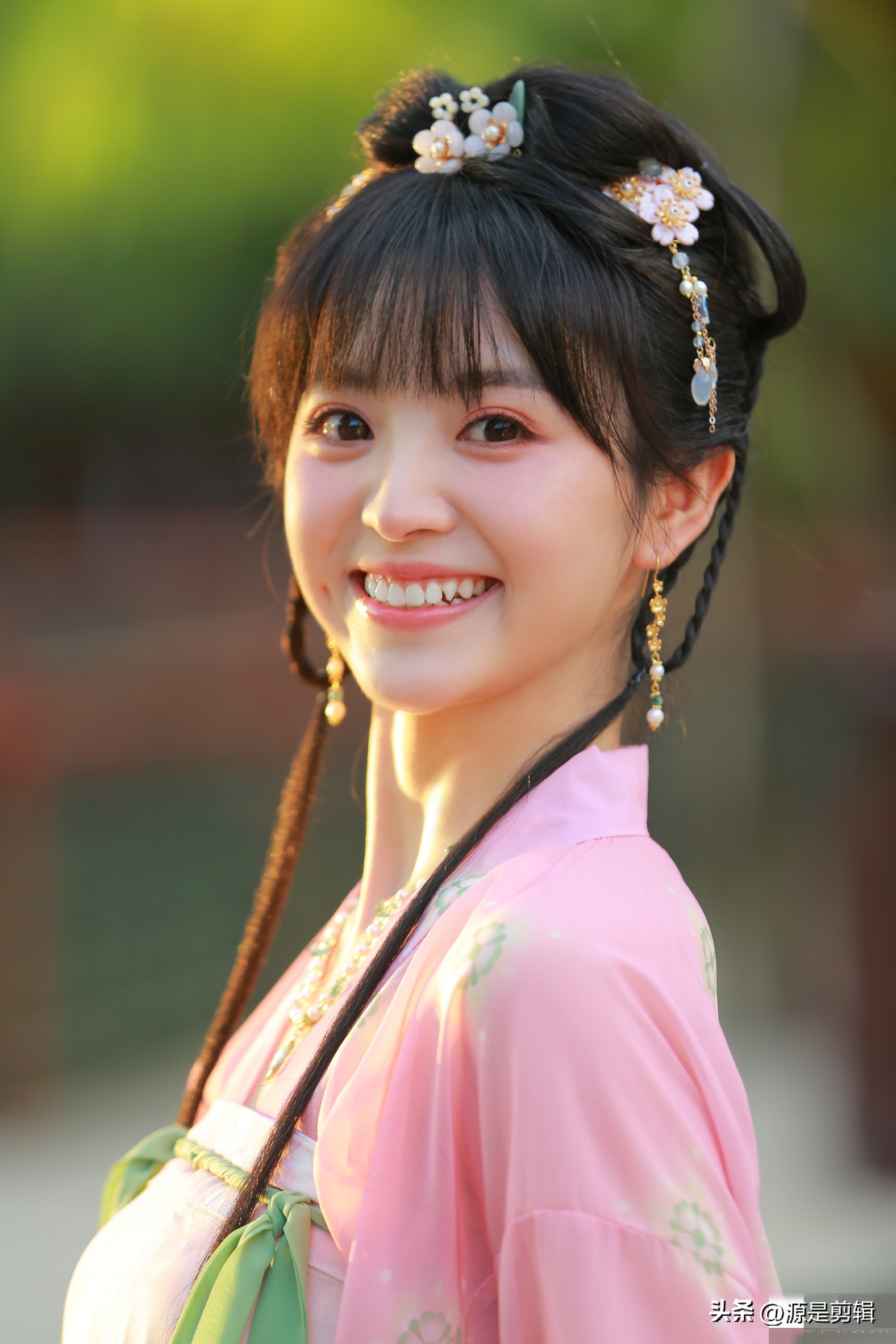 Appreciation of beautiful photos of Tian Xiwei in ancient costume - iNEWS