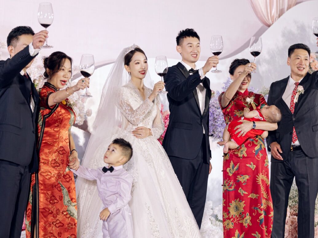 The future is even more heroic!Li Jinglong's wedding photos, and his ...