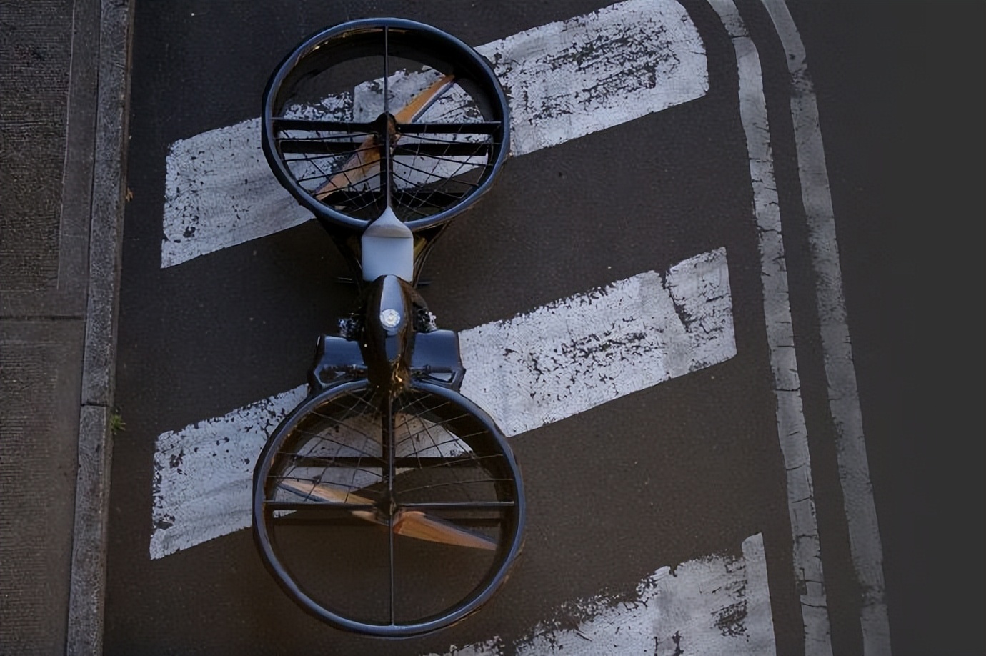 Japan developed a flying bicycle on the market: 40 minutes of battery ...