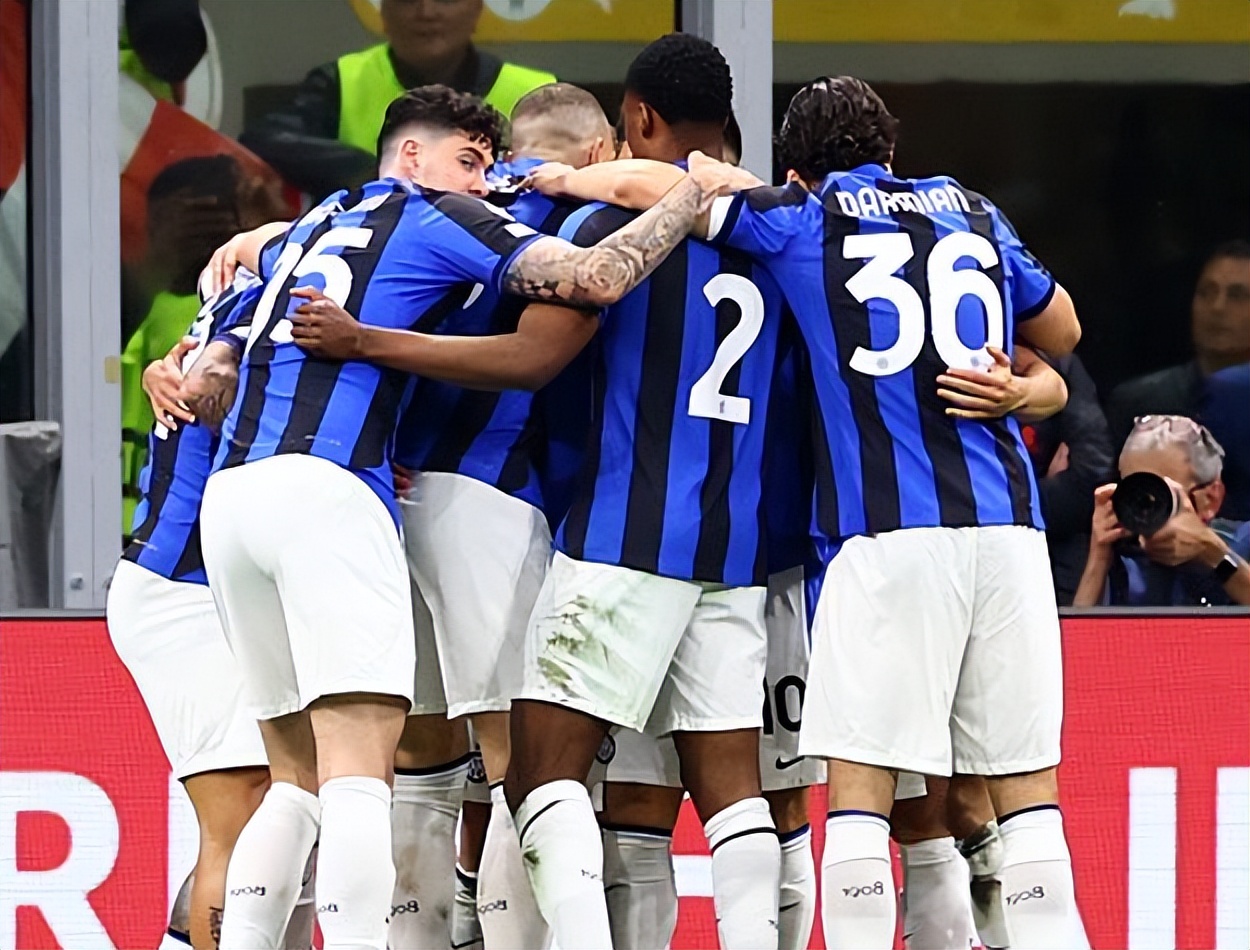 After 0-2! Milan's two big shames in one night: Lost to Inter Milan for ...