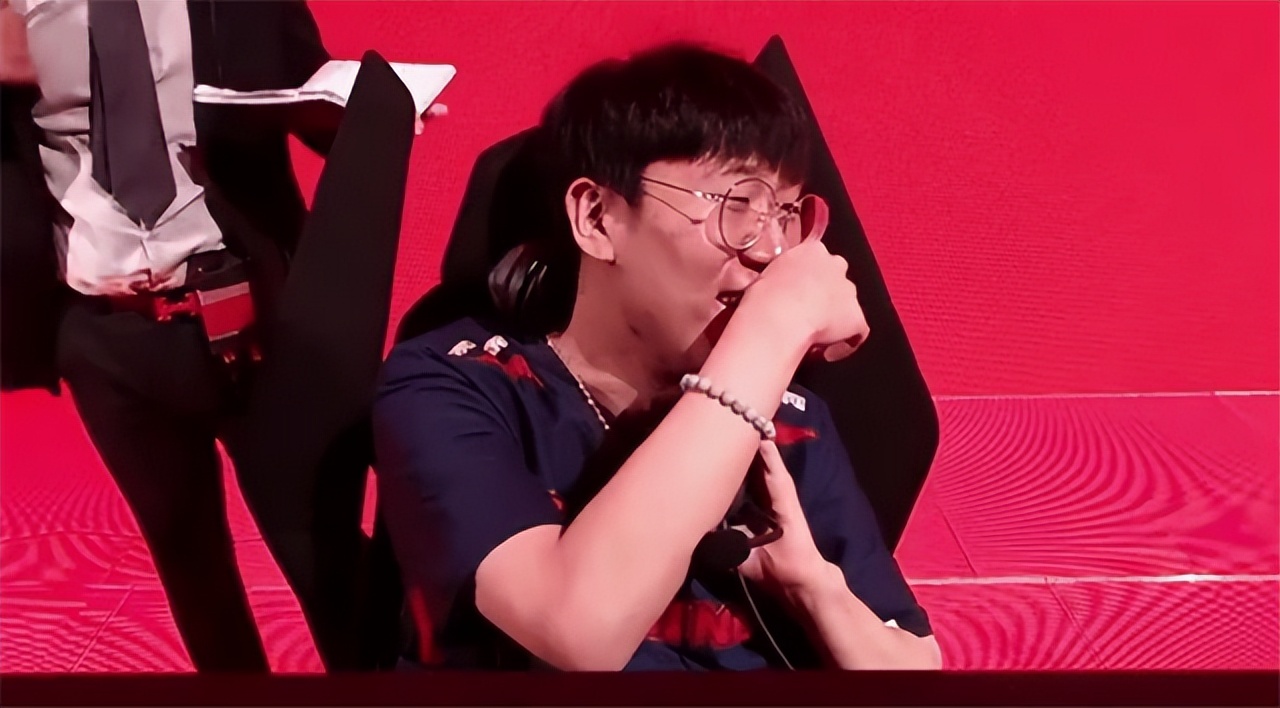 "Ruler is really not a mixed salary", Uzi commented on jkl's defeat: this is the attitude of top ...