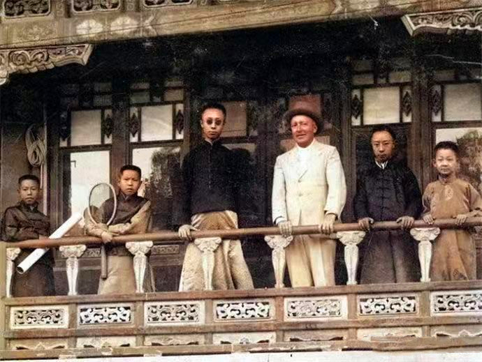 An unforgettable moment in history: Chiang Kai-shek stood next to Nixon ...