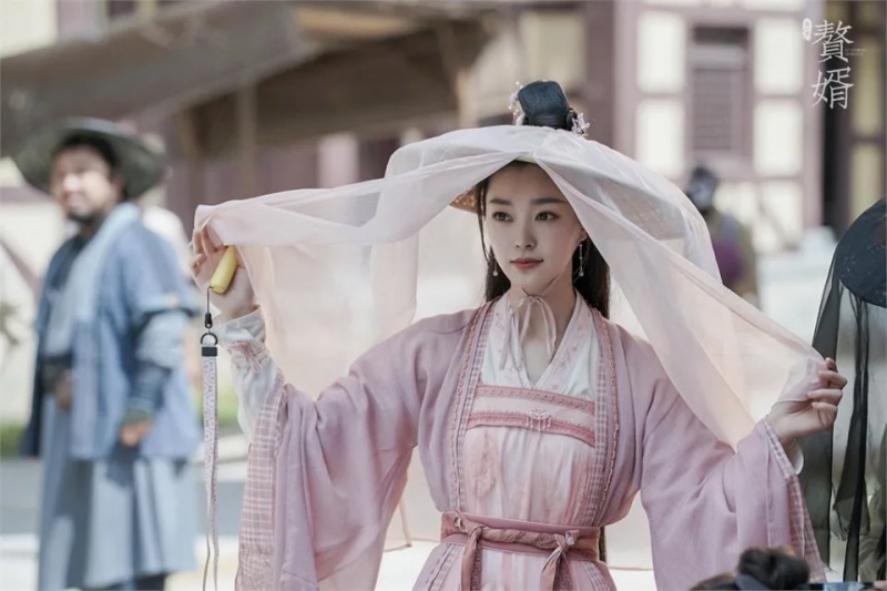 The set photos of "Yan Xin Ji" were exposed, and Luo Yunxi was the ...
