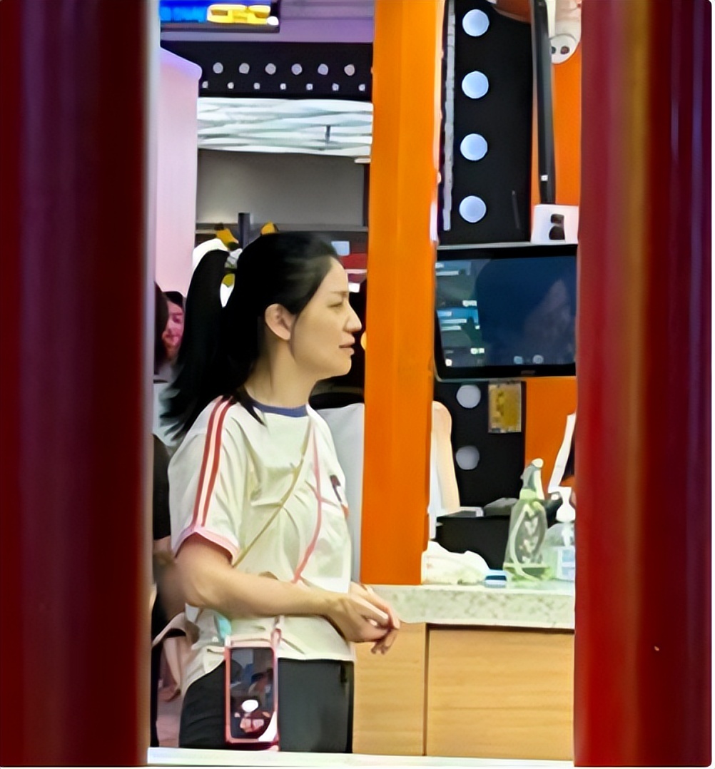 Sha Yi's family was photographed eating, Hu Ke looked old without ...