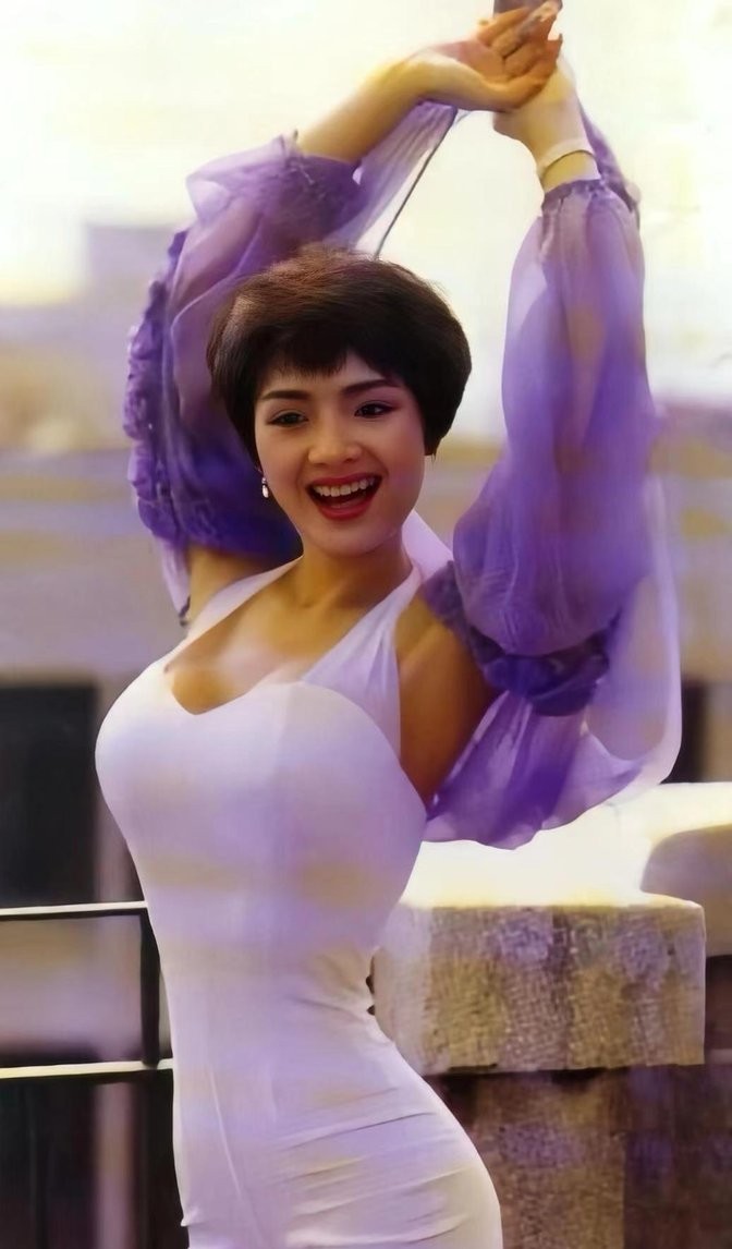 58-year-old Amy Yip's breast enlargement was criticized for looking old and hideous - iNEWS