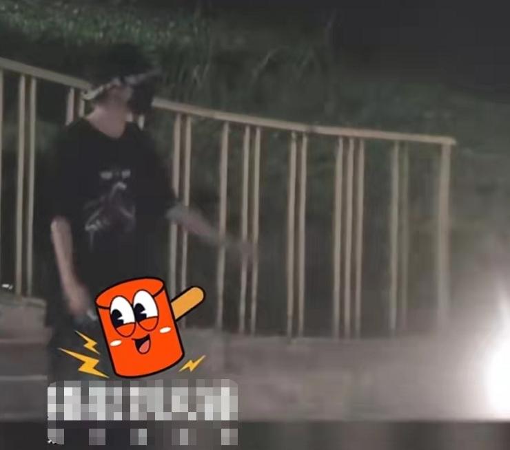 The 21-year-old male star quarreled with the driver on the street. He ...