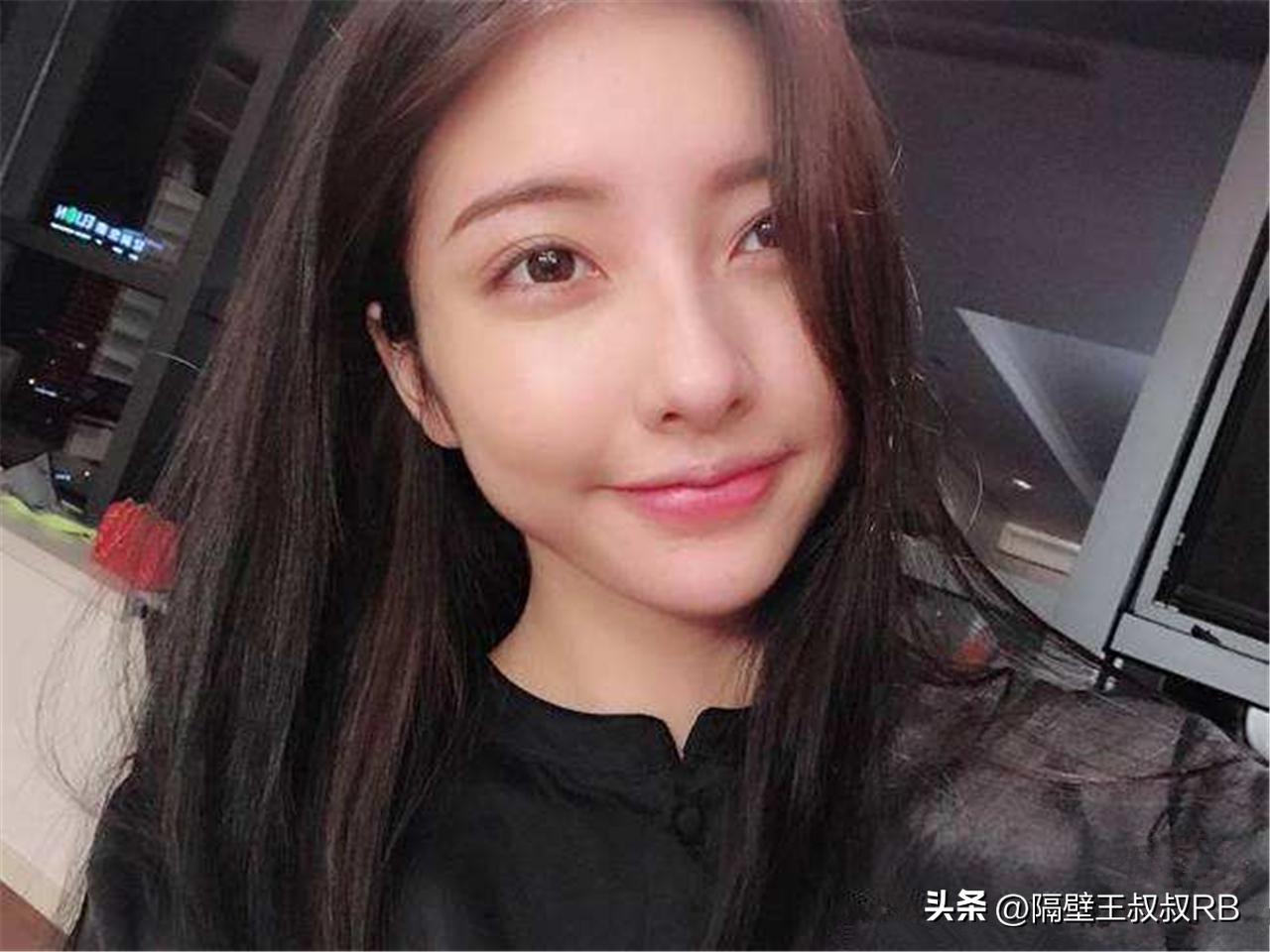 Wang Sicong appeared as the best man, standing in the corner to keep out of the limelight - iMedia