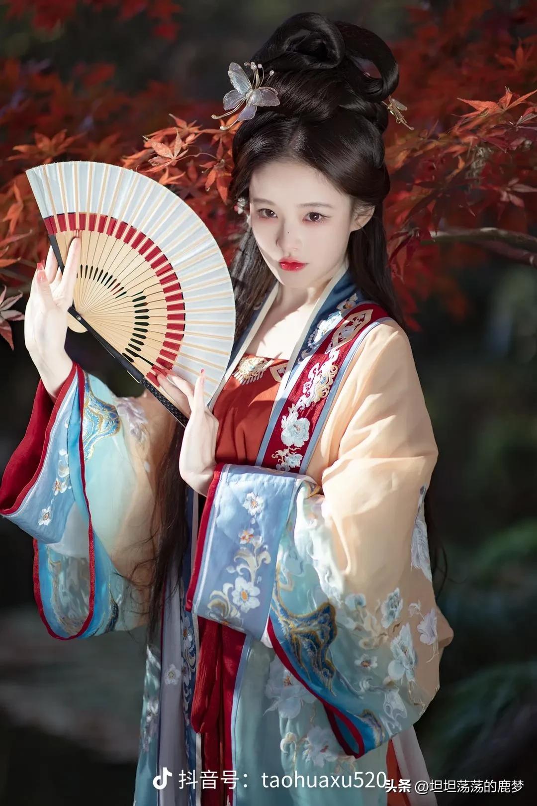 Autumn Hanfu photo - iNEWS