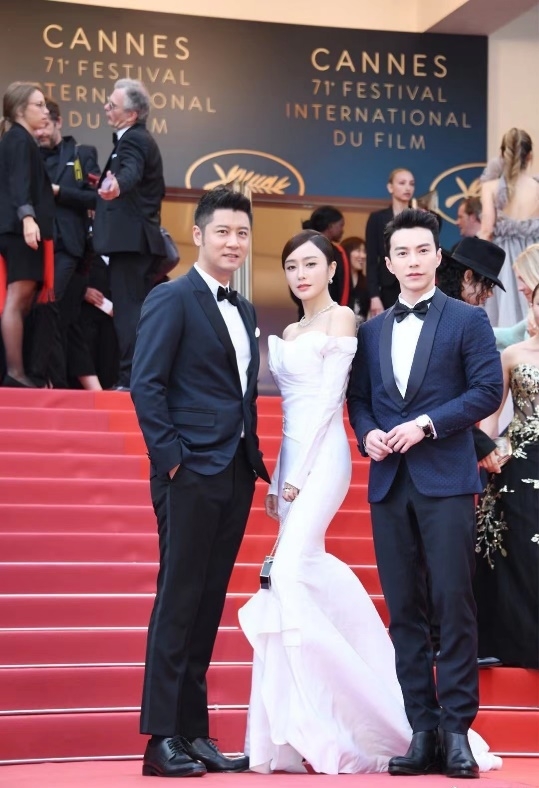 Qin Lan and her artist Wang Guanyi appeared in the brand event "Yanxi" as a partner or will ...