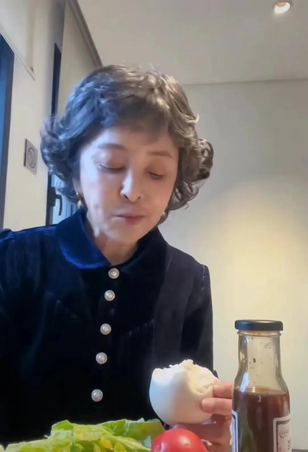 59-year-old Li Qinqin is suspected of living in poverty: gray hair ...