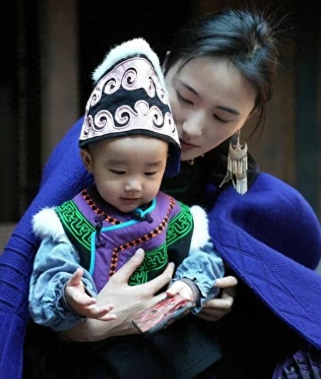 Married to Li Yapeng, who has a debt of 40 million, her life is ...