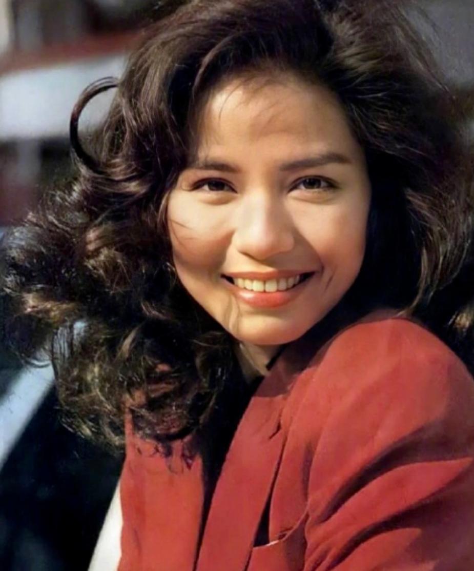 A recent photo of Zhong Chuhong, the most beautiful woman in Hong Kong ...