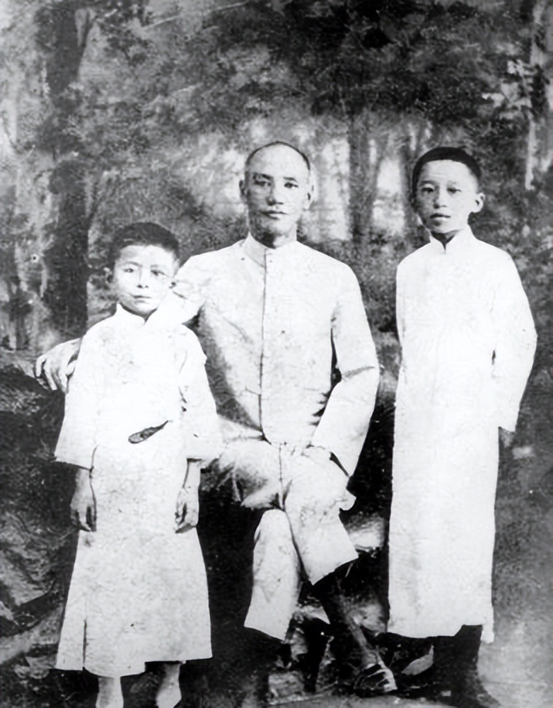 A reporter from Taiwan questioned Jiang Weiguo if he wanted to return ...