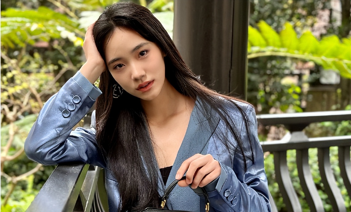 With good looks and awkward acting skills, a new batch of "second ...