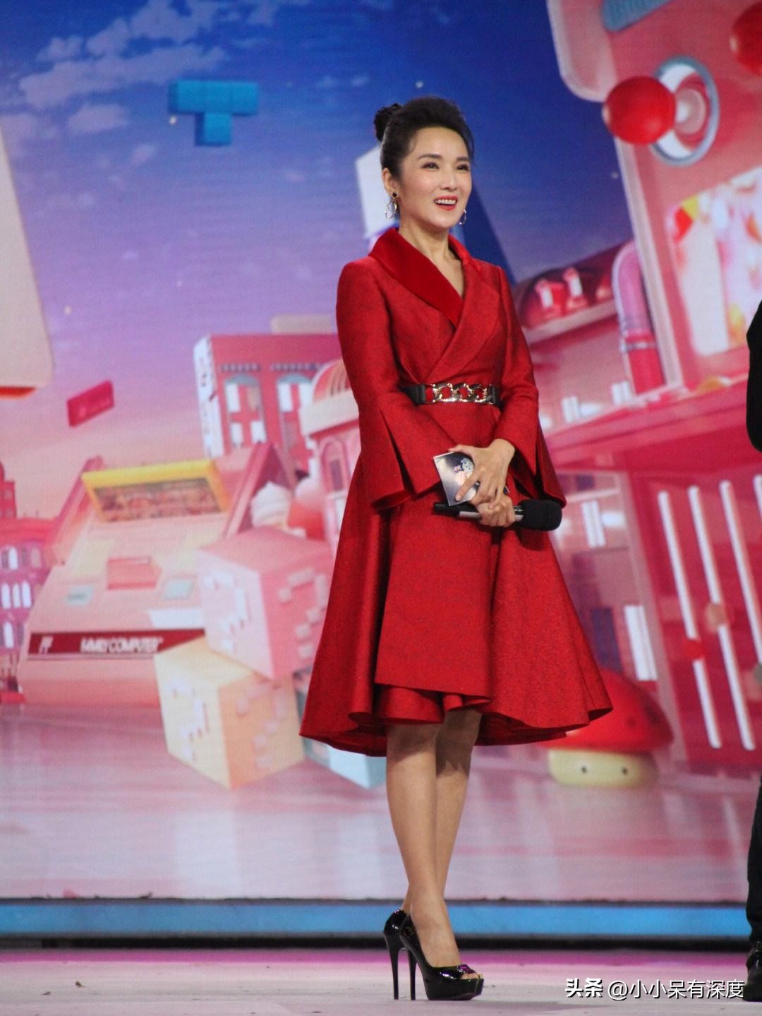 Guan Tong, host of CCTV, is still so beautiful and generous! Her ...