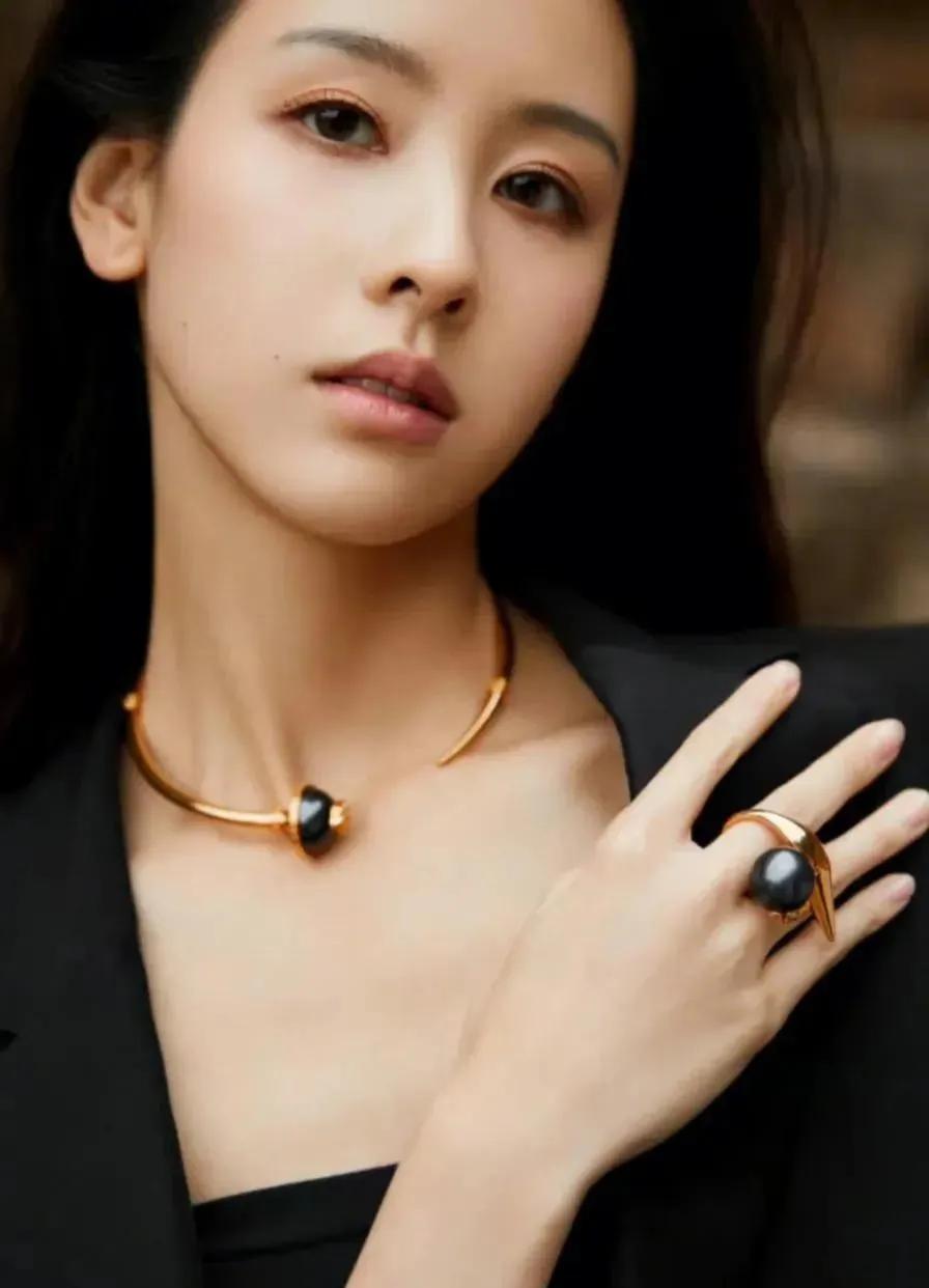 Goddess of Pure Temperament——Chen Duling - iNEWS