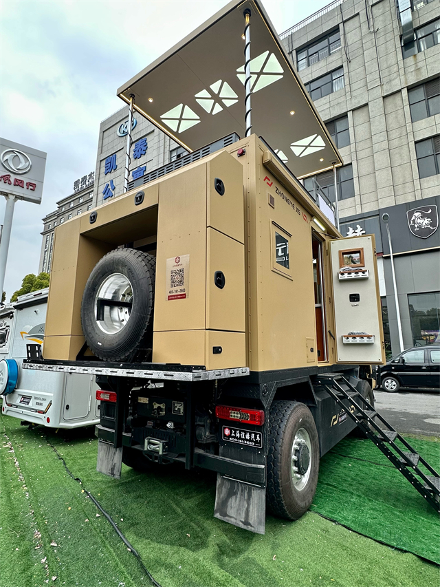 Hongyan four-wheel drive off-road RV, N kinds of trendy games are ...