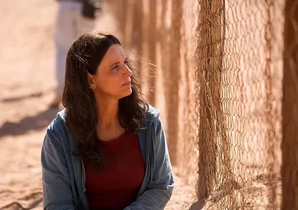 In-depth exploration of the complexity of human nature, touching the ...