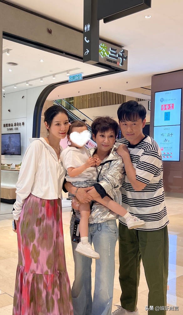 Lin Feng's wife posted a family of three travel photos and Charmaine ...