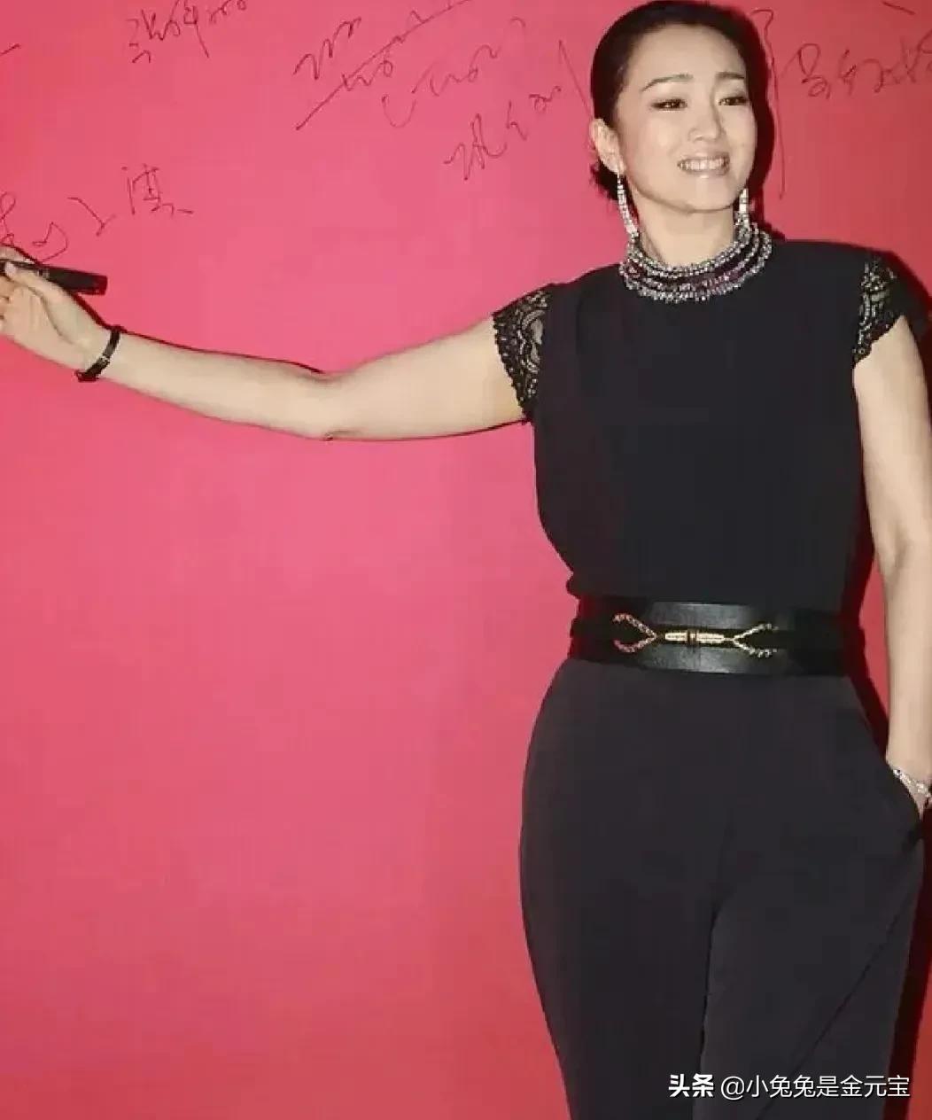 So Gong Li's face is the same size as Qiu Shuzhen's poker face - iNEWS