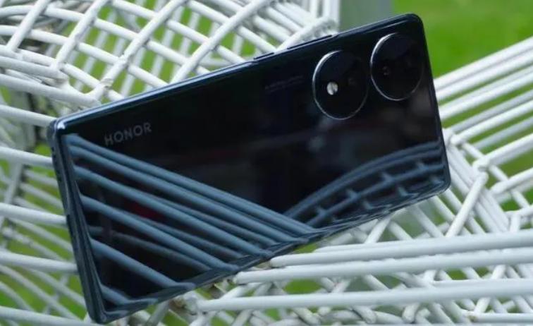 4 mobile phones with high sales in 2022, all of them are popular models ...