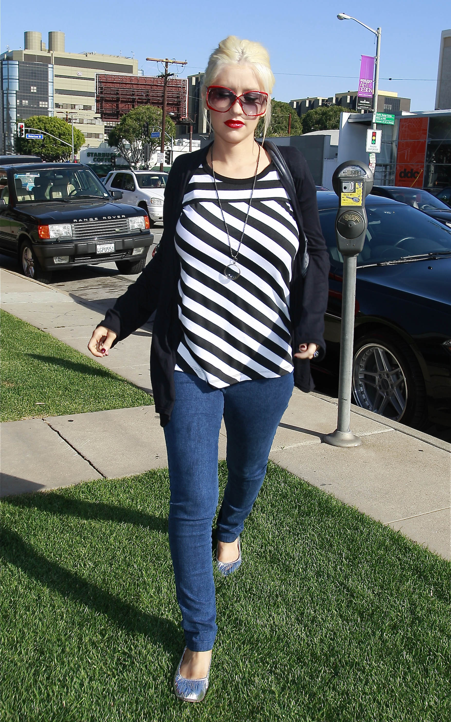 "Mulan" singer Cristiana Aguilera - iNEWS