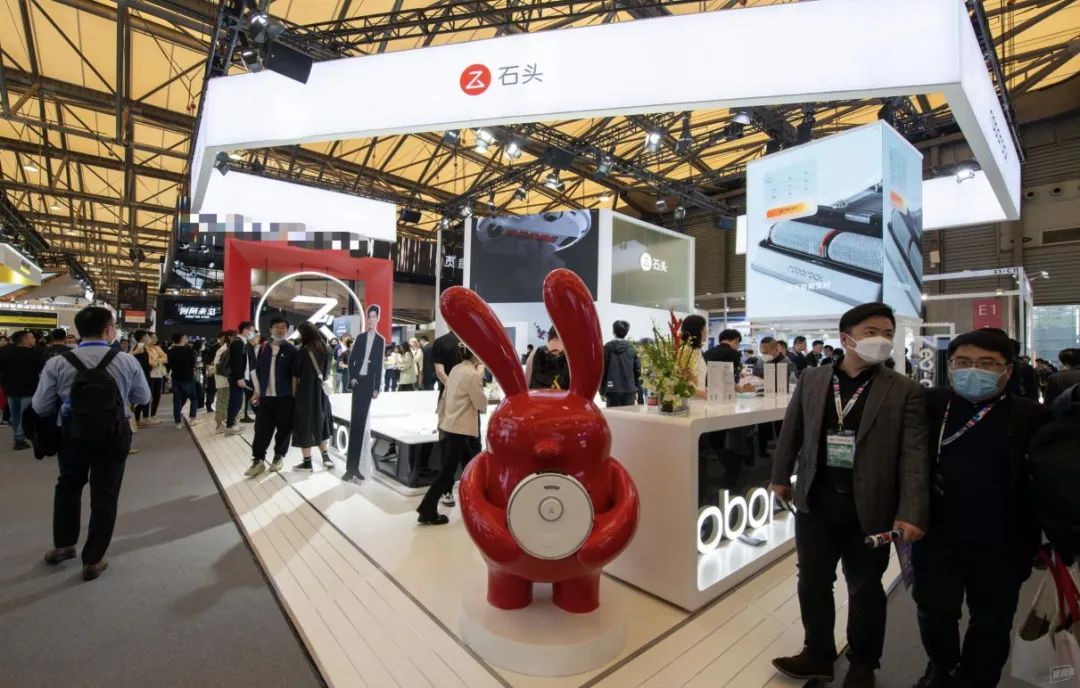 AWE competes on the same stage: Chinese sweeping robots stage ...