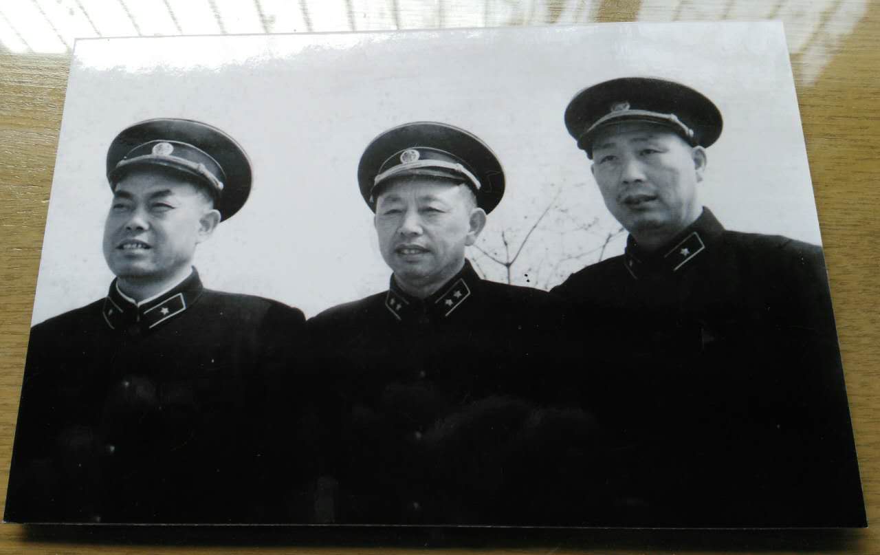 chess game of three old men - iMedia