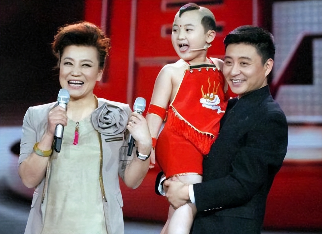 "New Year's picture doll" Deng Minghe, who attended the Spring Festival ...