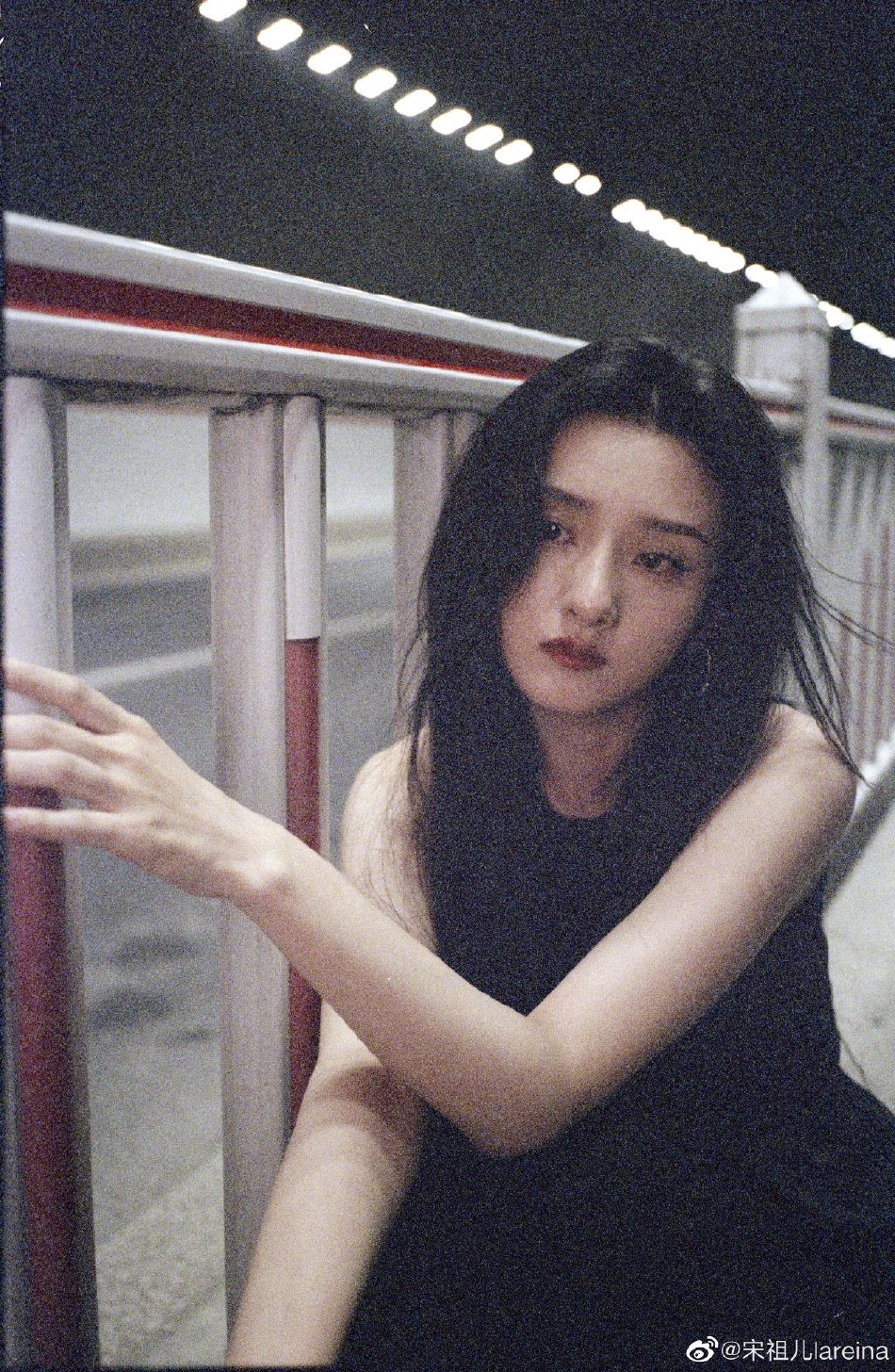 Tunnel photo yyds! Song Zuer's beautiful photos are coming - iNEWS