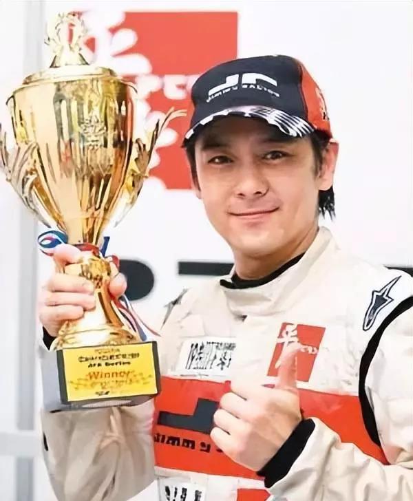 Lin Zhiying is difficult to regain her face after car accident surgery ...