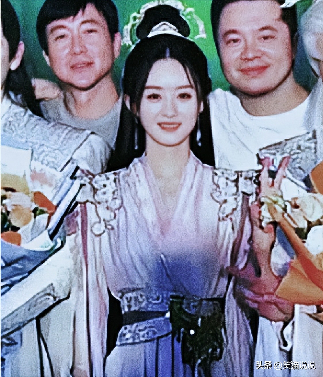 "With the Phoenix" drama group photo released: Zhao Liying's new look ...