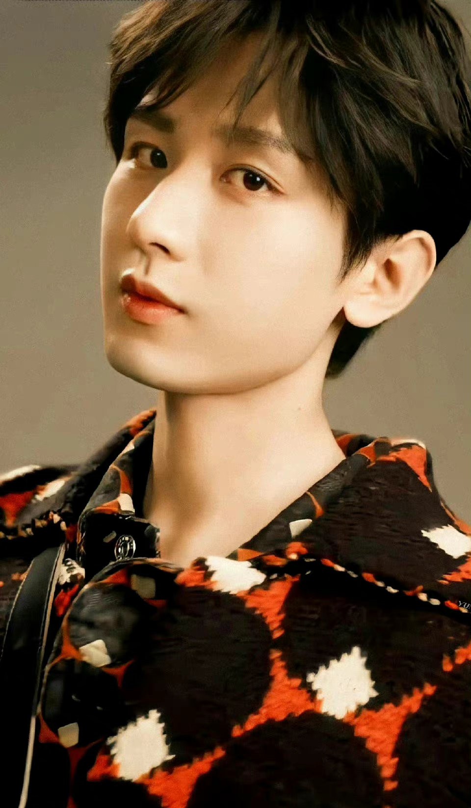 Cheng Yi took a side-by-side photo, the autumn atmosphere is full of ...