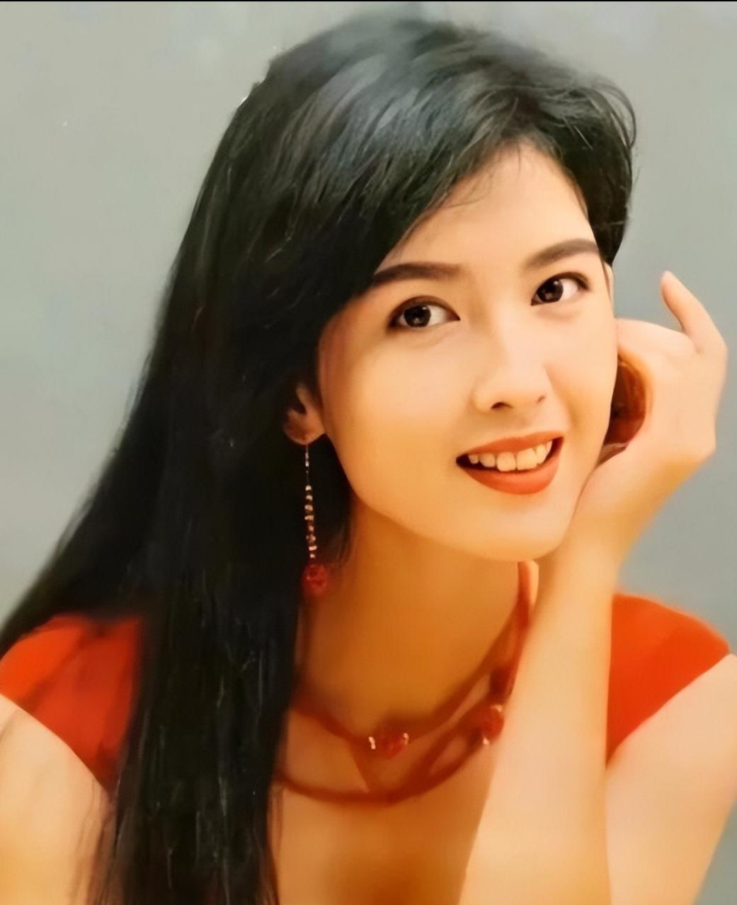 Zhou Huimin's 55th birthday, she is as pretty as a girl in recent ...