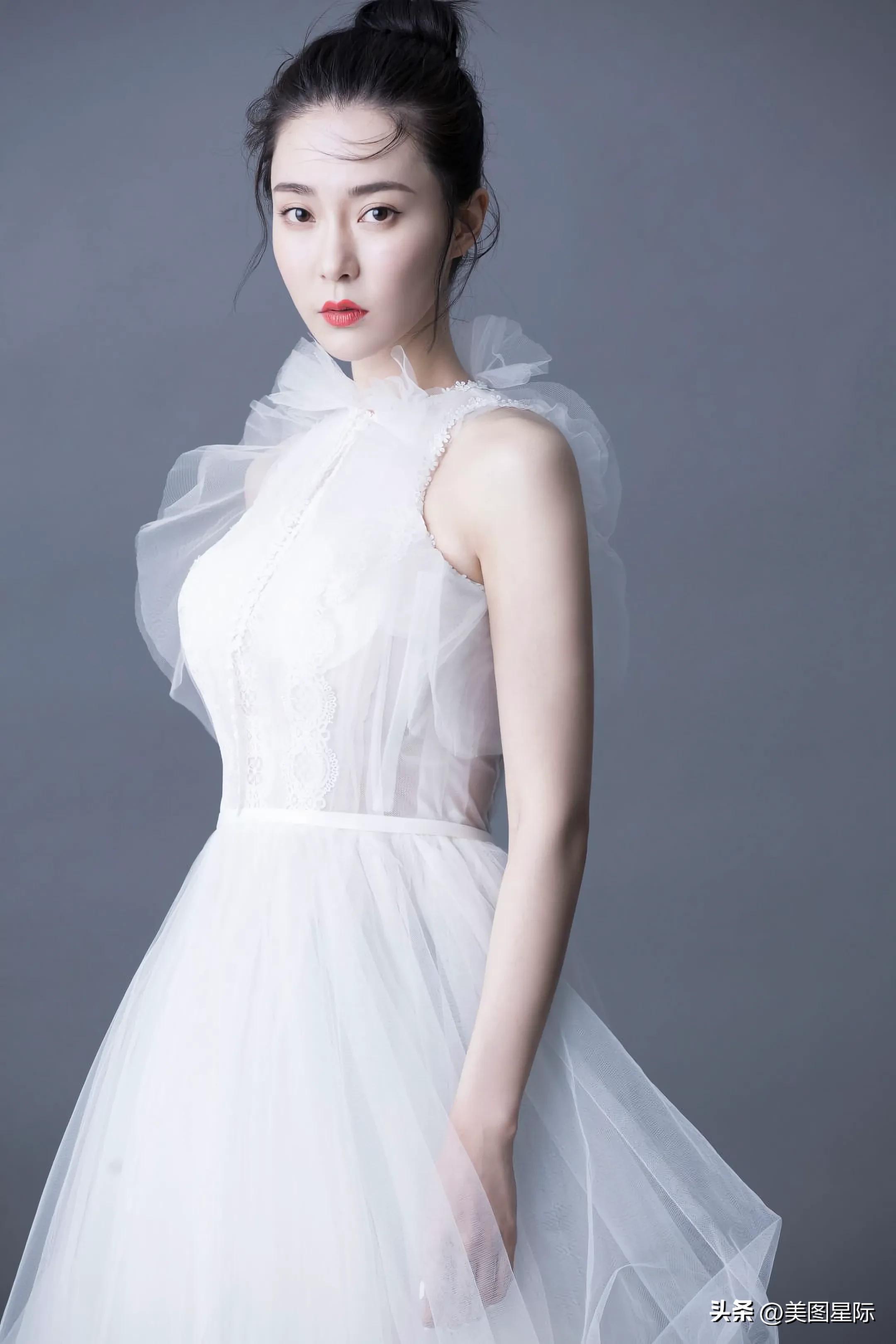 The protagonist of this issue——Hu Ran, the 161st issue of the celebrity stunning beauty series ...