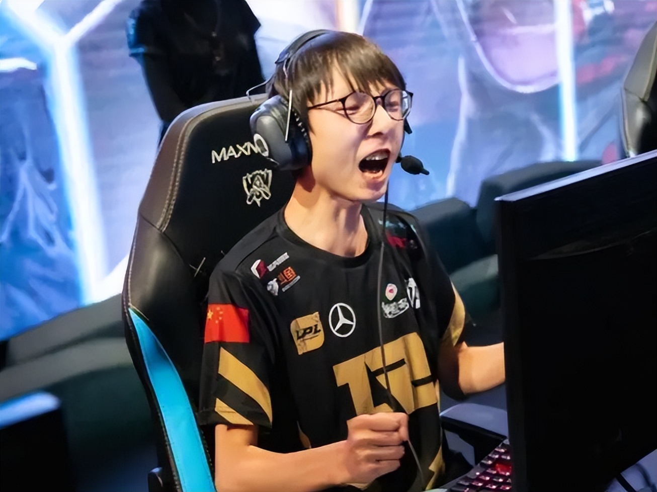 MLXG再次爆料RNG合同，喊話皇族：賠七千萬不如讓我死！ - 頭條匯