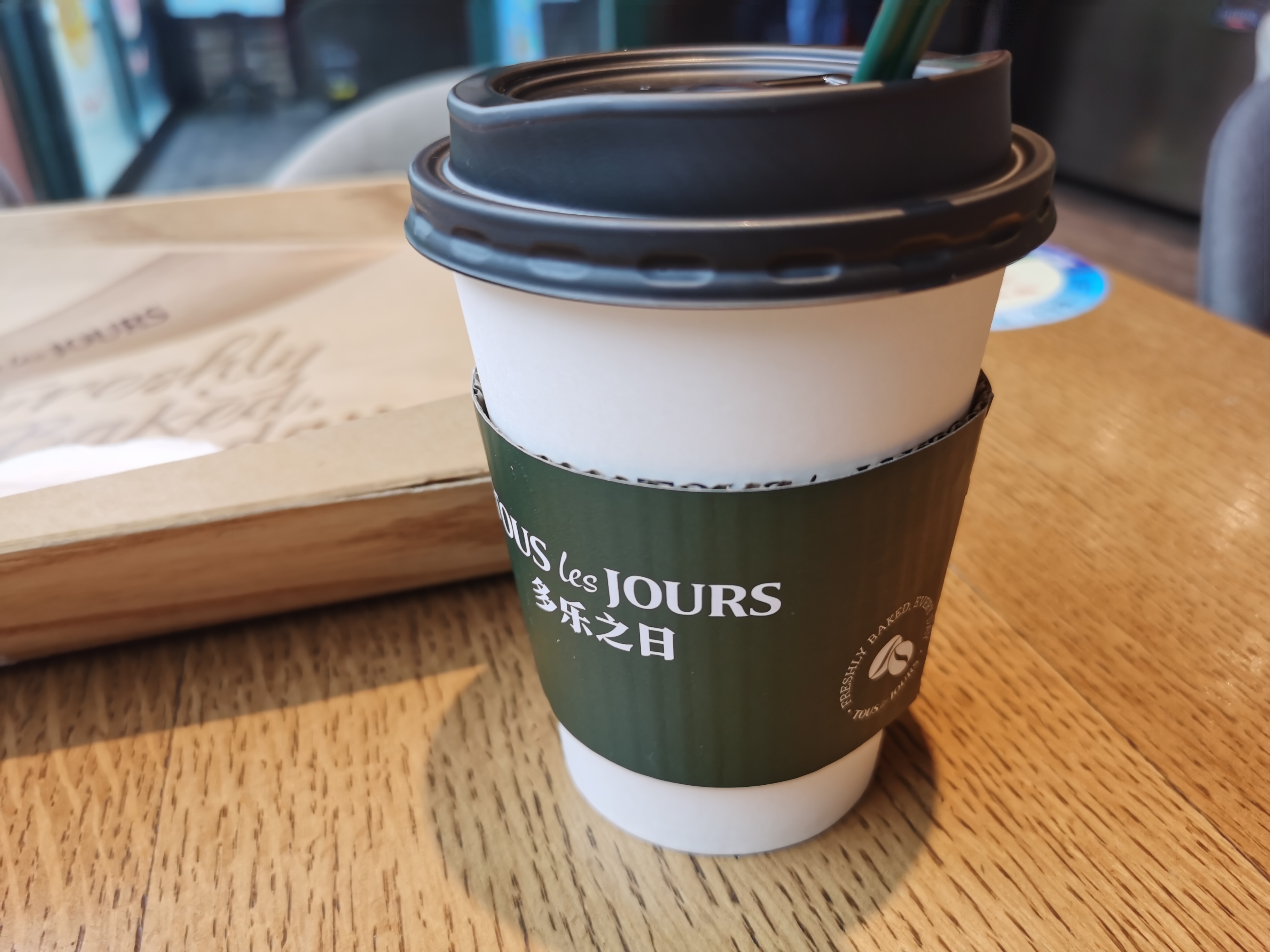 Browse "Everywhere", make an appointment with friends and girlfriends ...