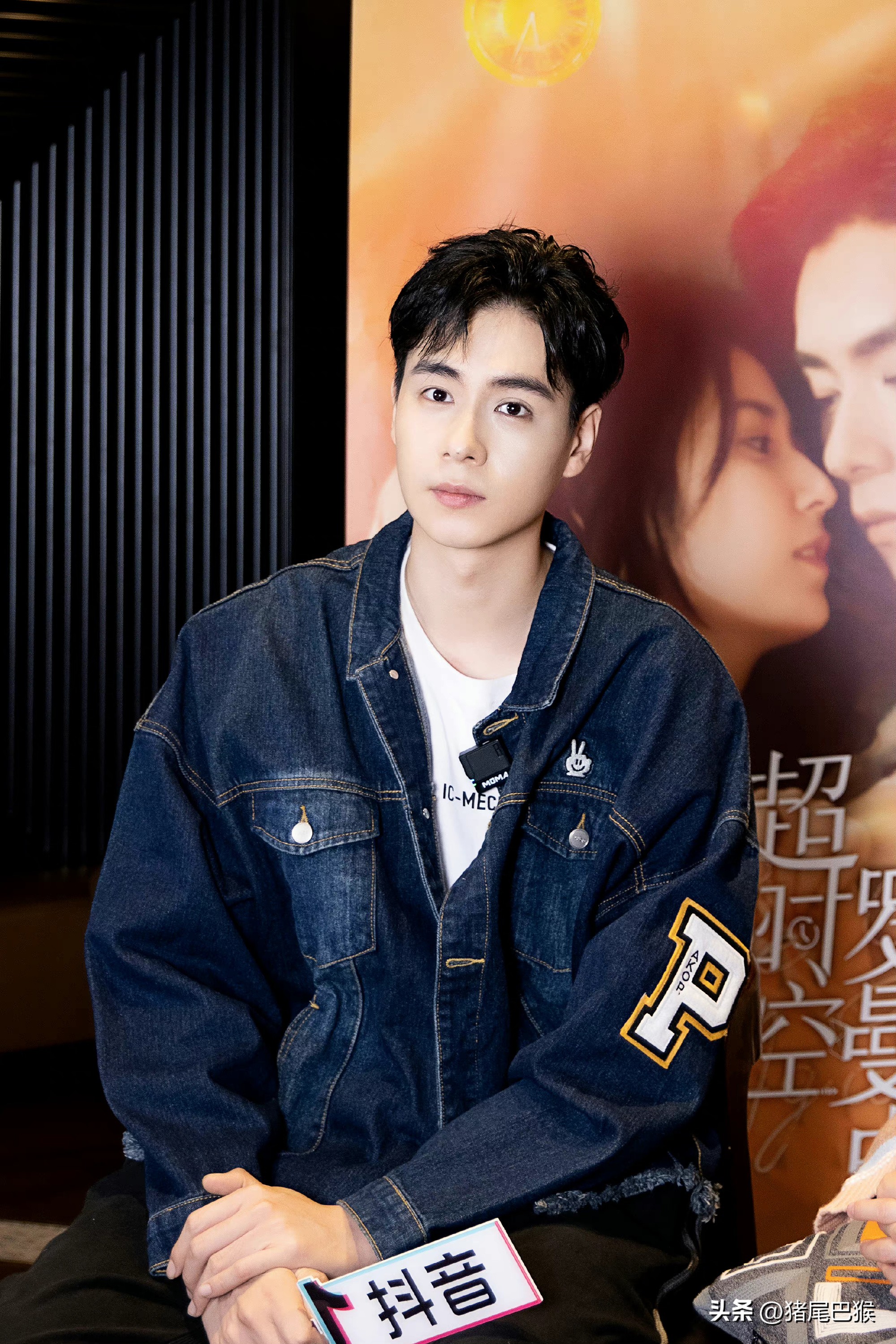 Hu Yitian has a big wave of handsome photos, a super cool day is so loving - iNEWS