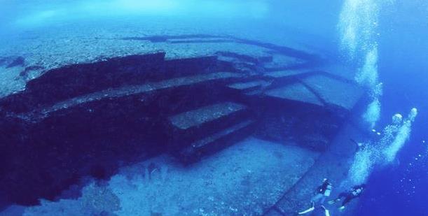 It turned out that a huge "runway" appeared at a depth of 1830 meters ...