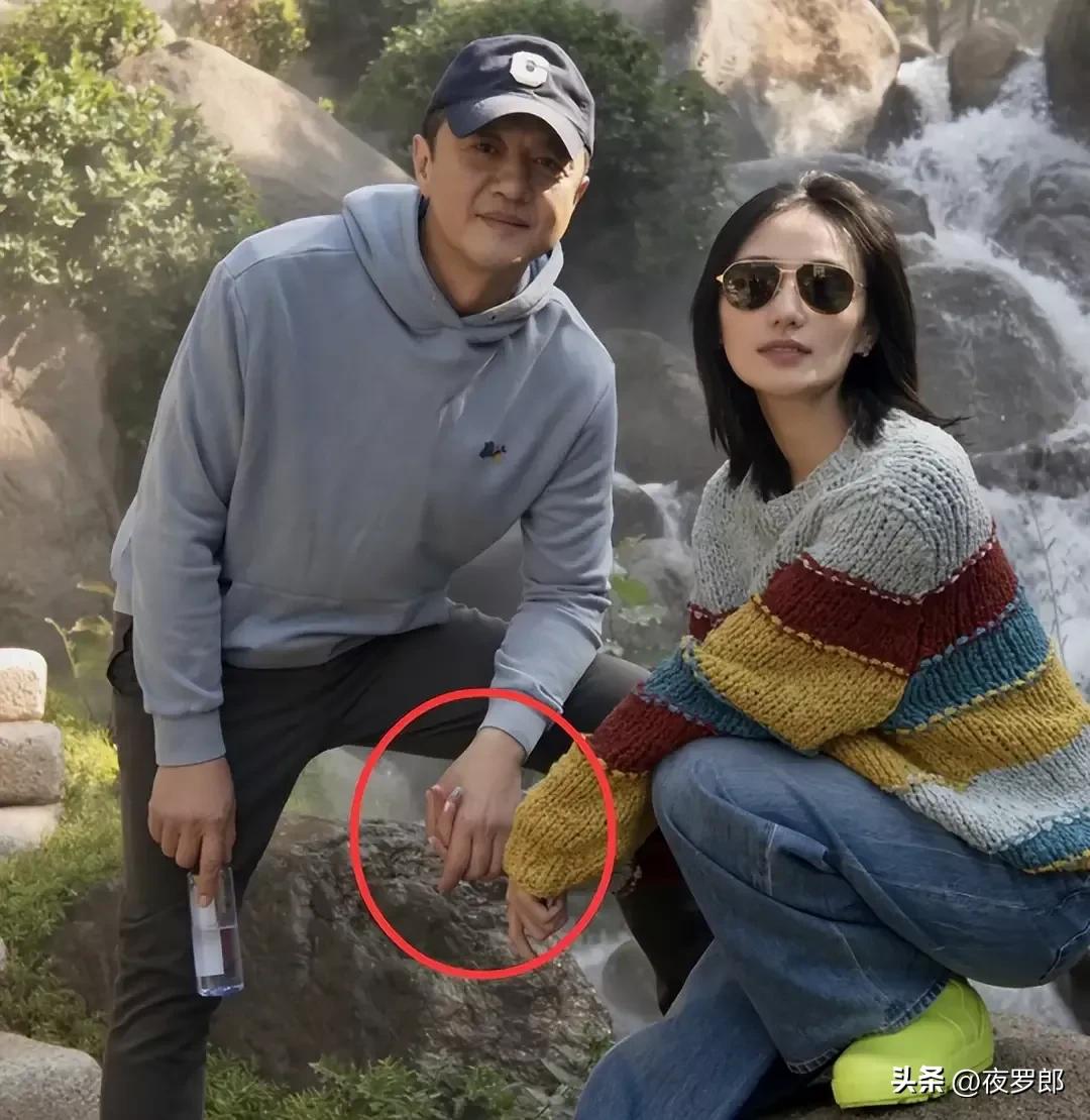 Li Yapeng and Haiha Jinxi took their daughters to play and take photos ...