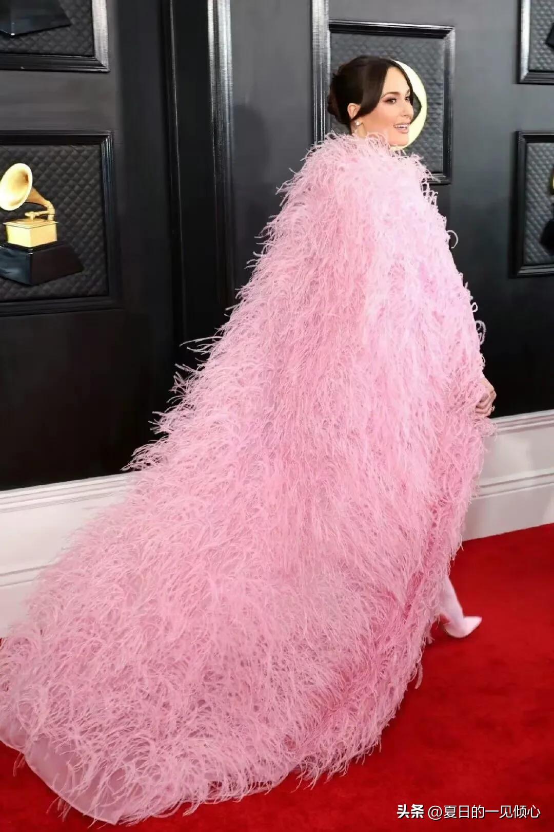 "Pink Lady" Kathy Musgraves - iNEWS