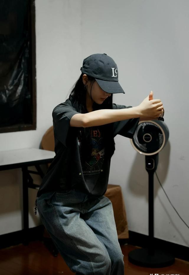 So beautiful! Reba's new Reuters "Mu Xu Ci" white fairy dress is super ...