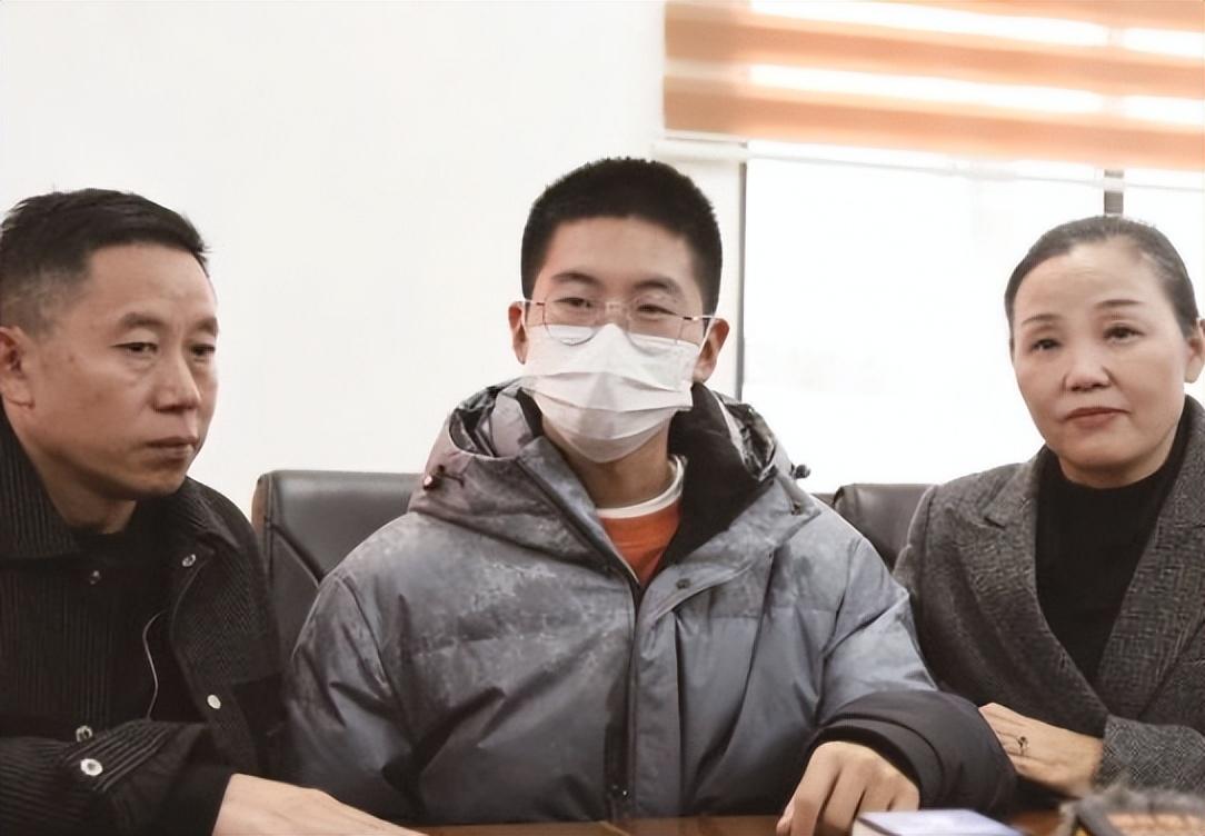 Bloodlines! After Sun Zhuo's confession and return, he has changed a ...