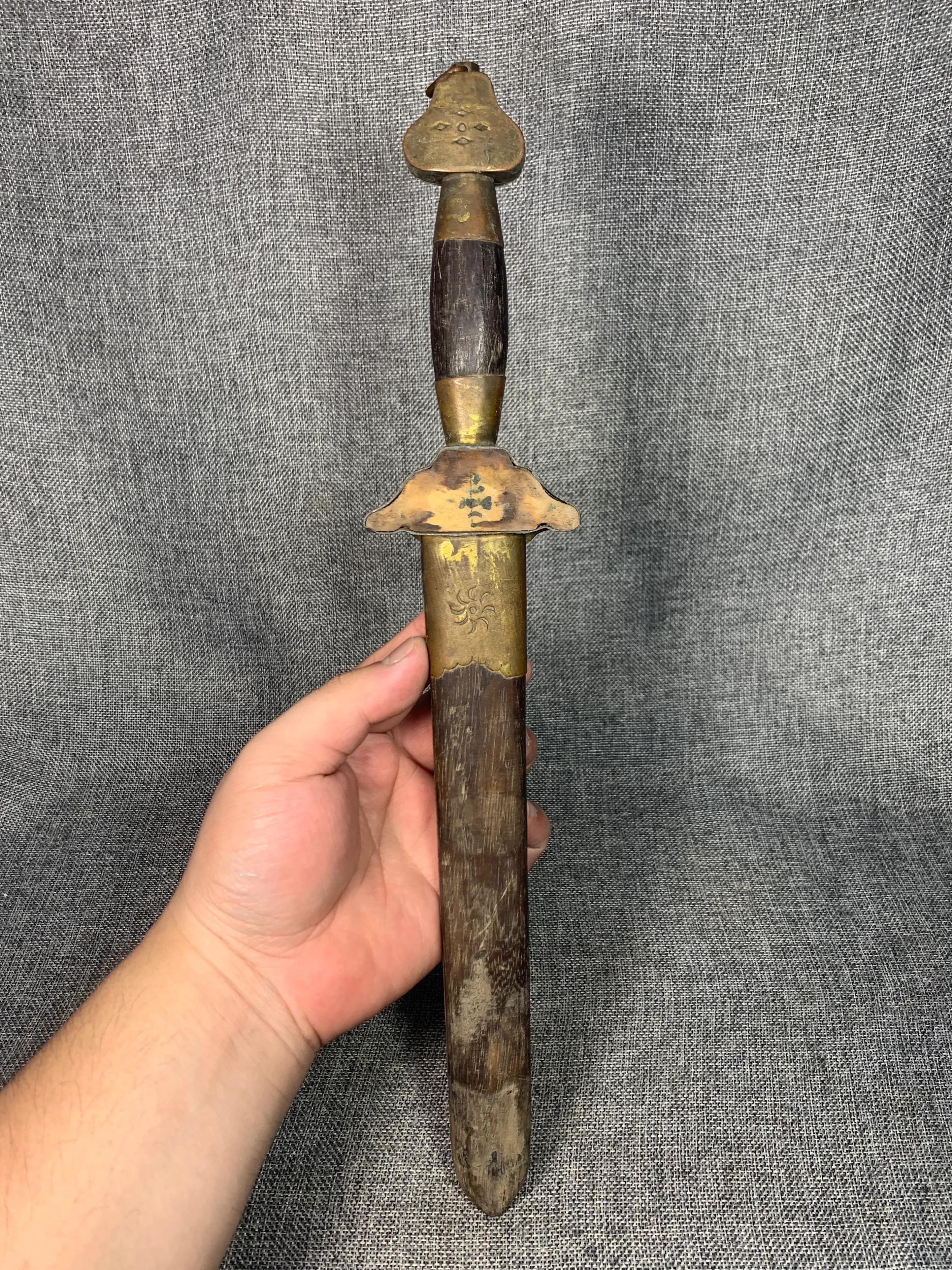 Qing Dynasty chicken wing wood clad copper sword - iNEWS