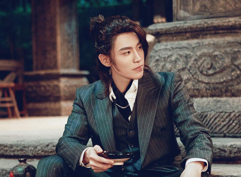 "Peng Dahai" in "Please King" has the face of Wei Daxun, and his acting ...