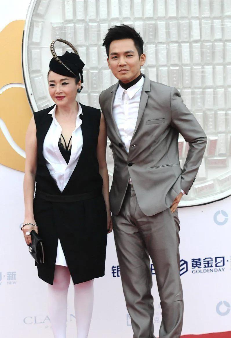 Zhong Hanliang said to Tian Niu: "Sister Tian Niu, you are a bright ...