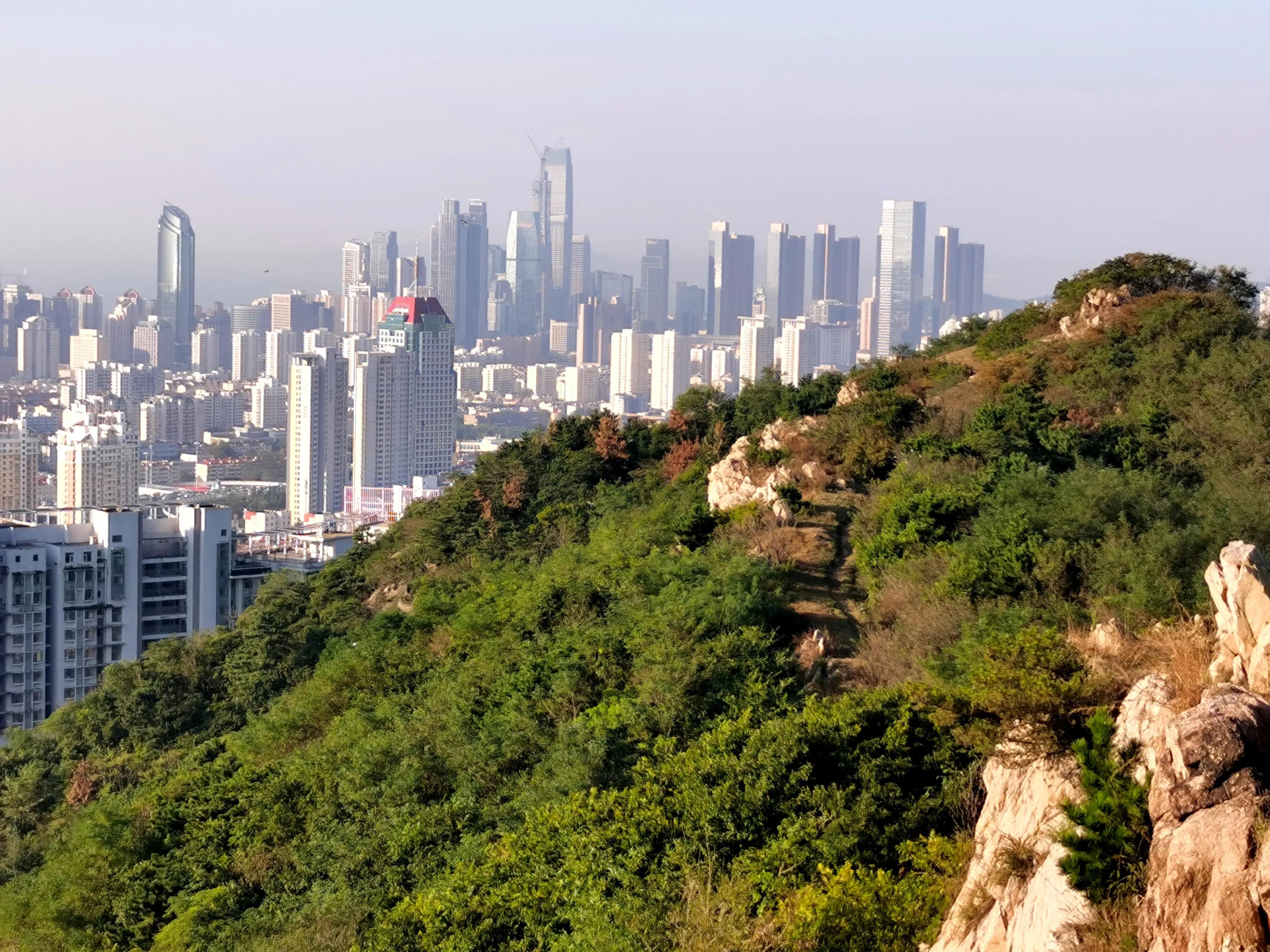 Water tune song head climbs to the top of Fushan Fragrance Garden - iNEWS