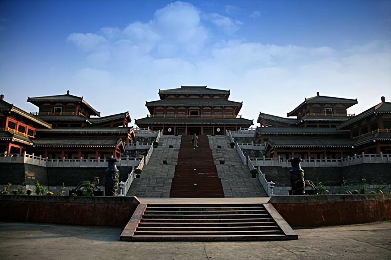 Visit the ruins of Qin Xianyang Palace, the harem of Qin Shihuang, the political center of the ...