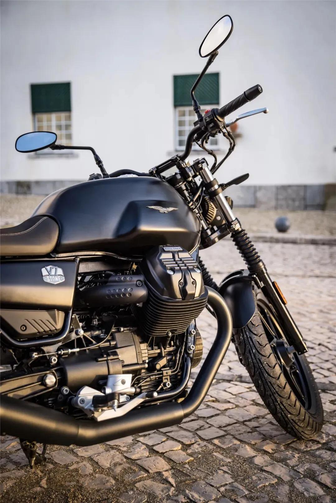 99,900!Moto Gucci V7 850Stone, a different retro taste - iNEWS